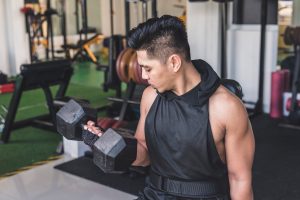 How To Do The Dumbbell Incline Curl Correctly - muscleandstrong.com
