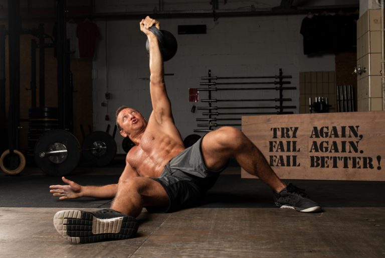 How To Do The Turkish Get Up Exercise Correctly - muscleandstrong.com