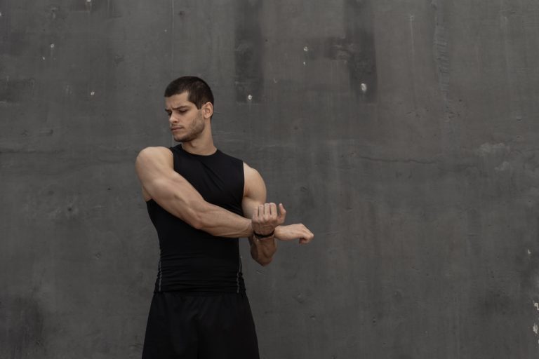 5 Best Tricep Stretches - muscleandstrong.com