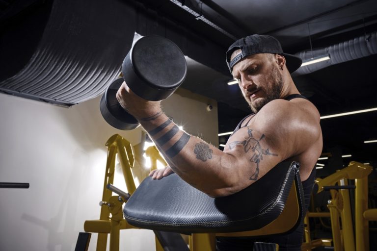 Build Bigger Biceps with This Preacher Curl Workout Plan ...