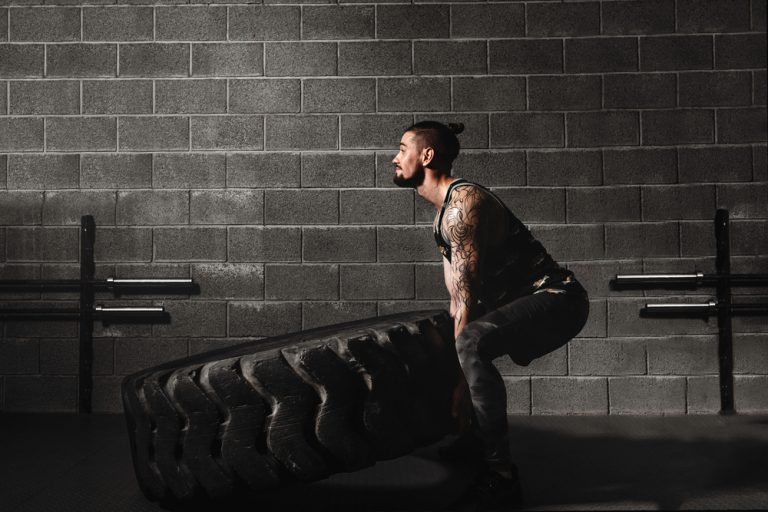 3 Best Tire Workout That Will Kick Your Ass - muscleandstrong.com