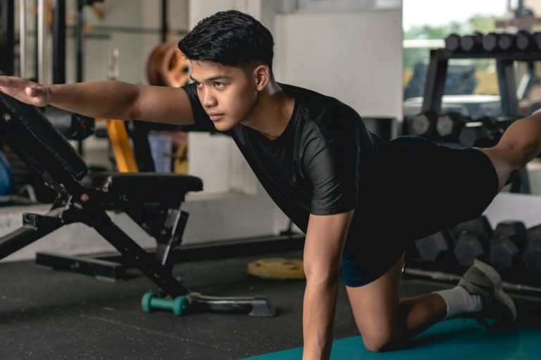 How to Build Core Strength When Your Back Hurts: 5 Expert-Approved ...