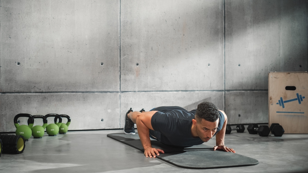 10 Exercises To Build Hip Muscles - muscleandstrong.com