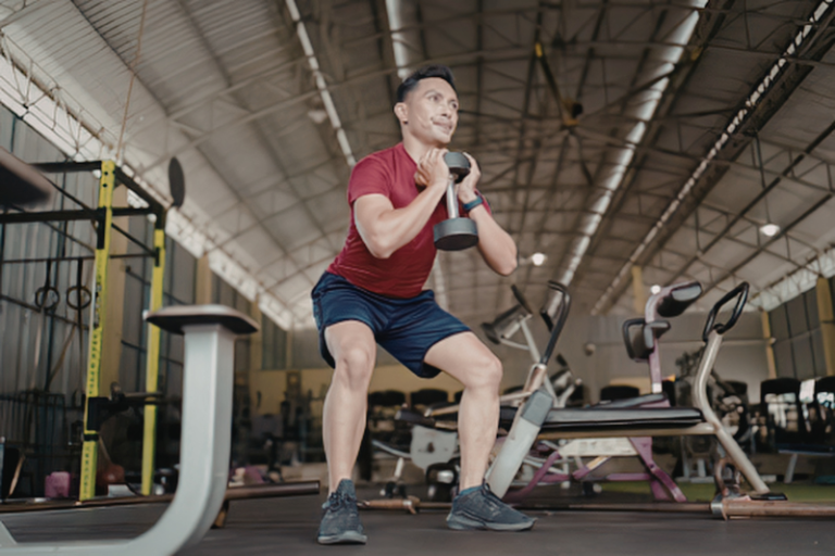 How to Do a Perfect Goblet Squat - muscleandstrong.com
